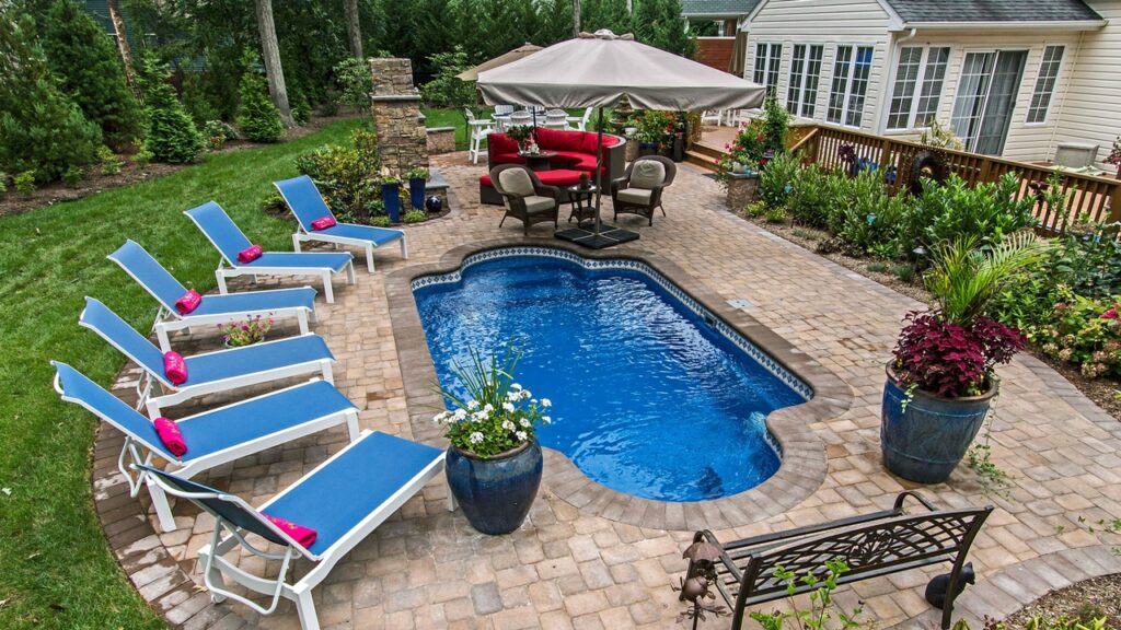 Top 5 Benefits of Installing a One-Piece Fiberglass Pool in Your ...